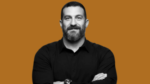 5 Professional Short Bio Examples + How to Write One